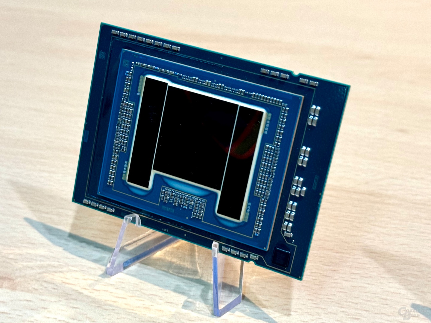 Intel Granite Rapids: Der 128-Kerner schlägt zwei 64er, aber auch Epyc ...