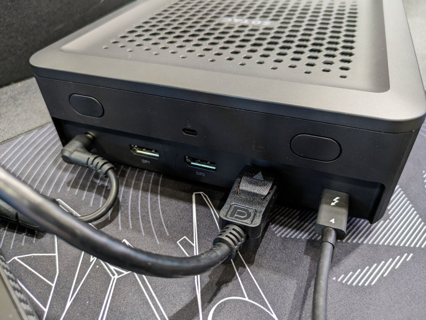 Zotac: Externe GPU-Box in klein und mit MXM-Modul (für AI) - ComputerBase