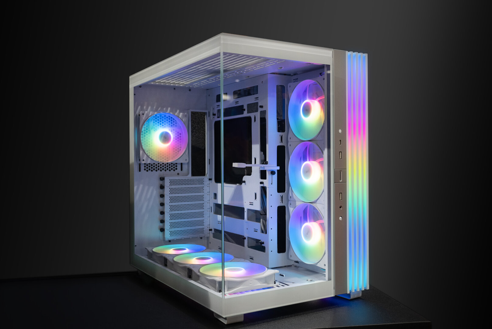 be quiet! Light Base 900 & 600: Showcase-Gehäuse haben Glas und drei ...