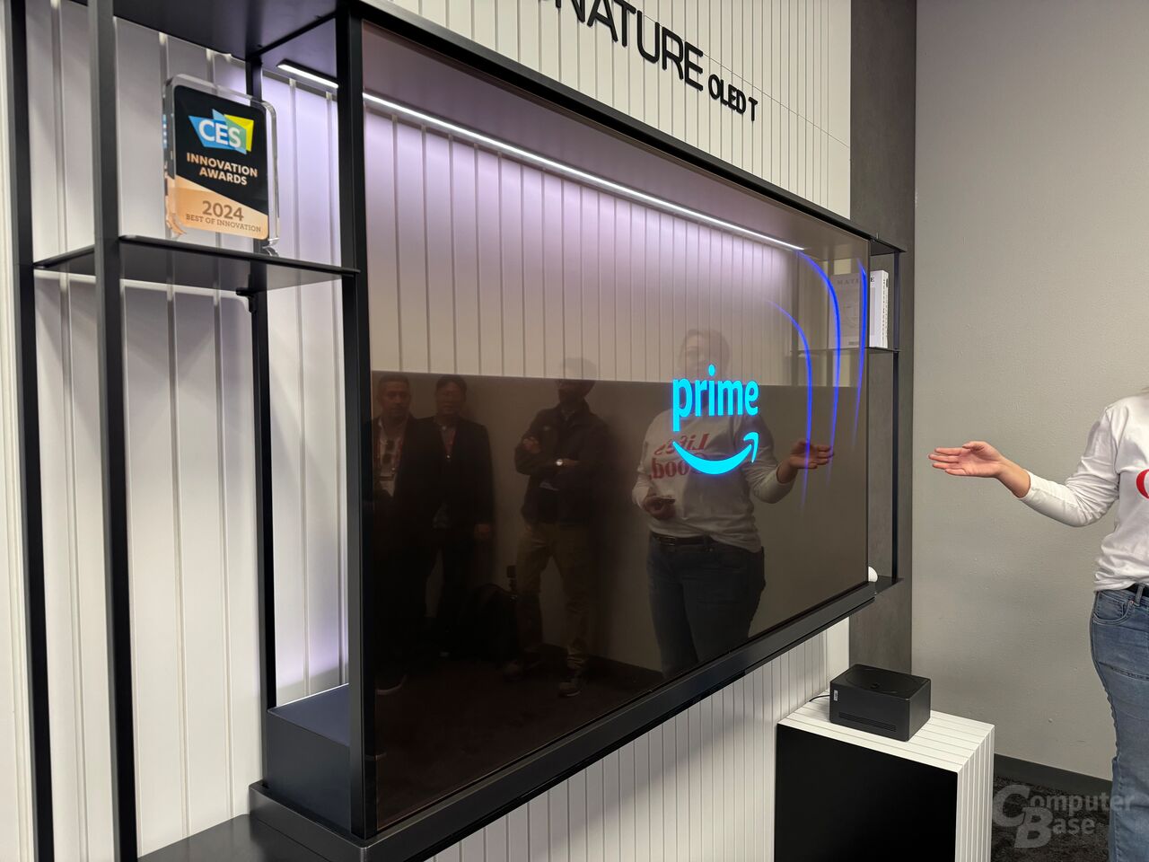LG OLED T: Transparenter OLED-Fernseher startet für 50.000 Euro ...