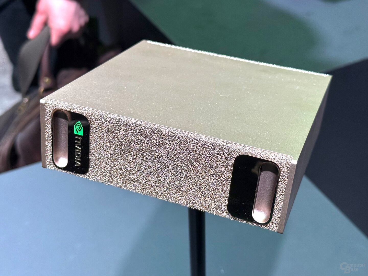 Blackwell Mini-PC und Workstation: Nvidia bietet DGX Spark und DGX Station für Endkunden an ...