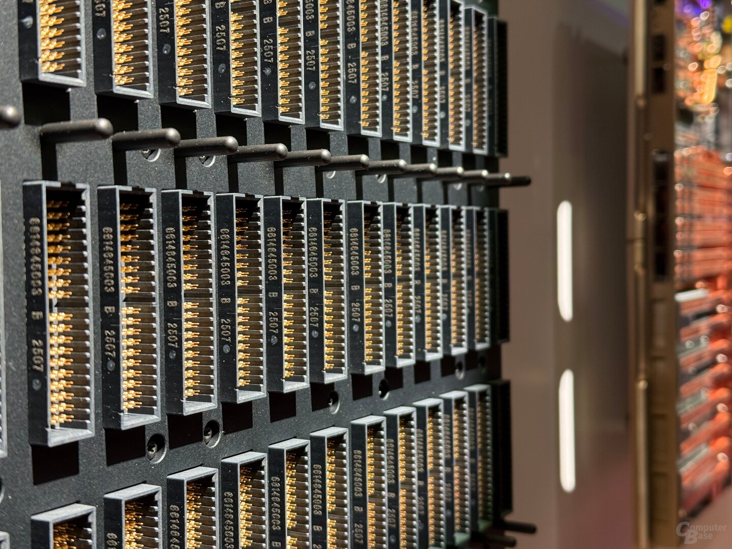 Nvidia Kyber: Ein DGX SuperPod kompri­miert auf nur noch ein Rack ...