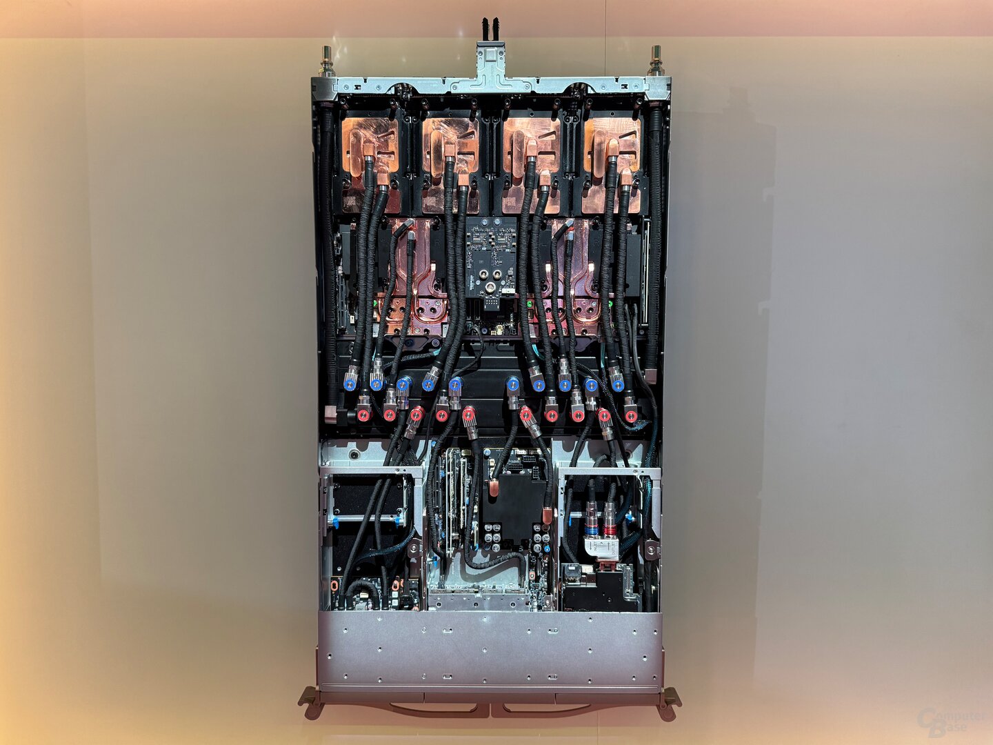 Nvidia Kyber: Ein DGX SuperPod kompri­miert auf nur noch ein Rack ...