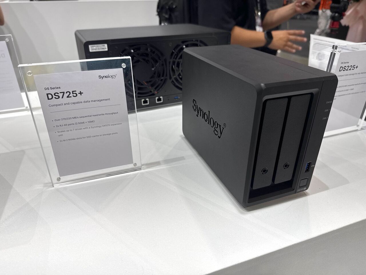 Synology DS725+: NAS mit Ryzen-CPU und 2,5-Gigabit-LAN für 2 Laufwerke ...