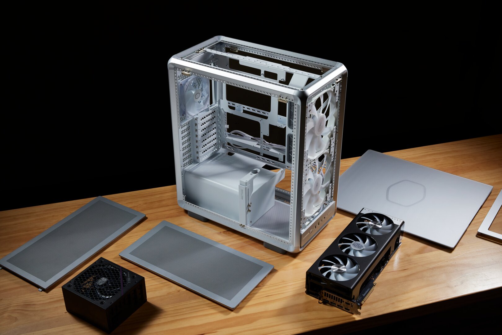 MasterFrame 500 Mesh: Cooler Master priorisiert Modding für flexibles Gehäuse - ComputerBase