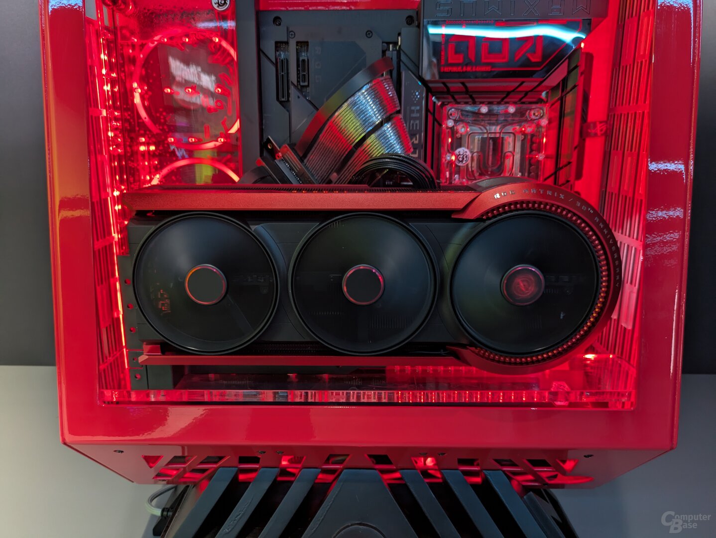 Gamescom 2025: Asus stellt die RTX 5090 ROG Matrix mit 800 Watt TDP vor ...