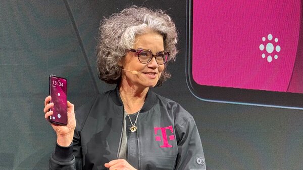 KI-Phone Pro: Telekom bringt T Phone 3 Pro mit 18 Monaten Perplexity ...