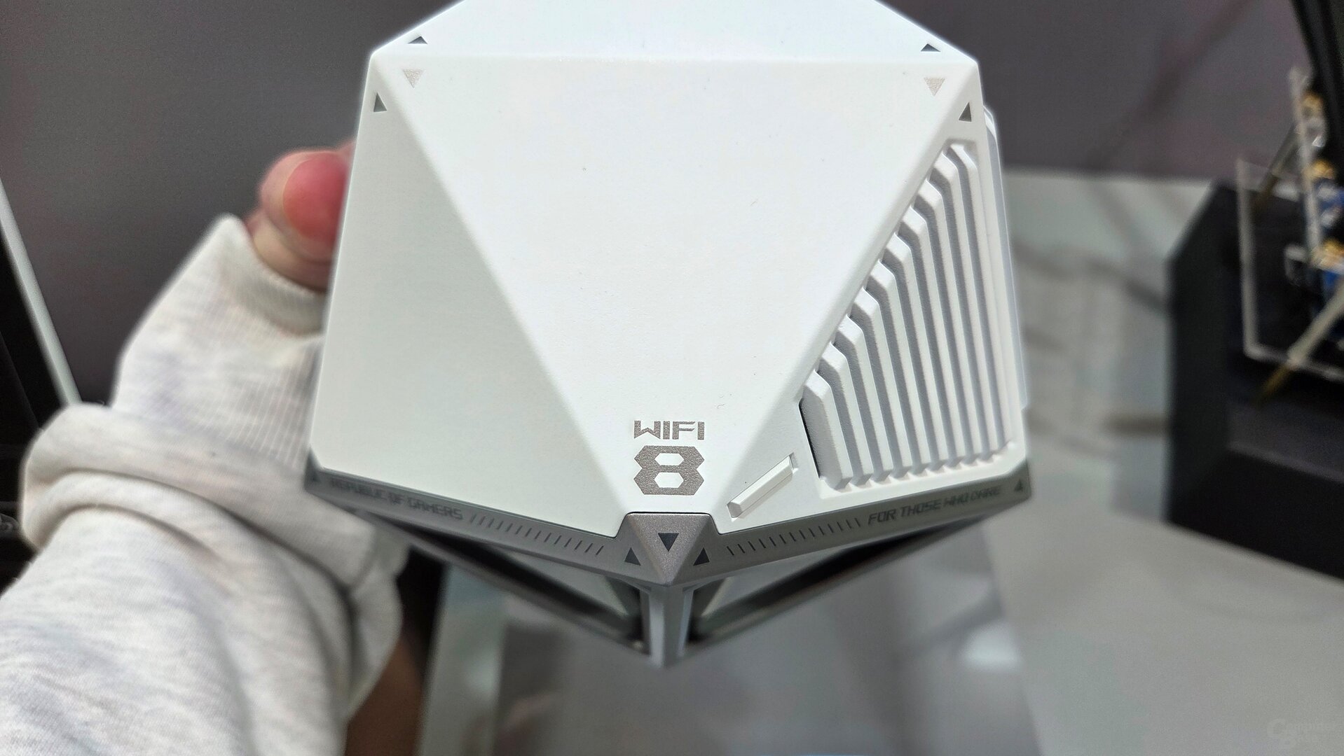 Funknetzwerk: Asus zeigt WiFi 8 als Demo und im Konzeptrouter NeoCore ...