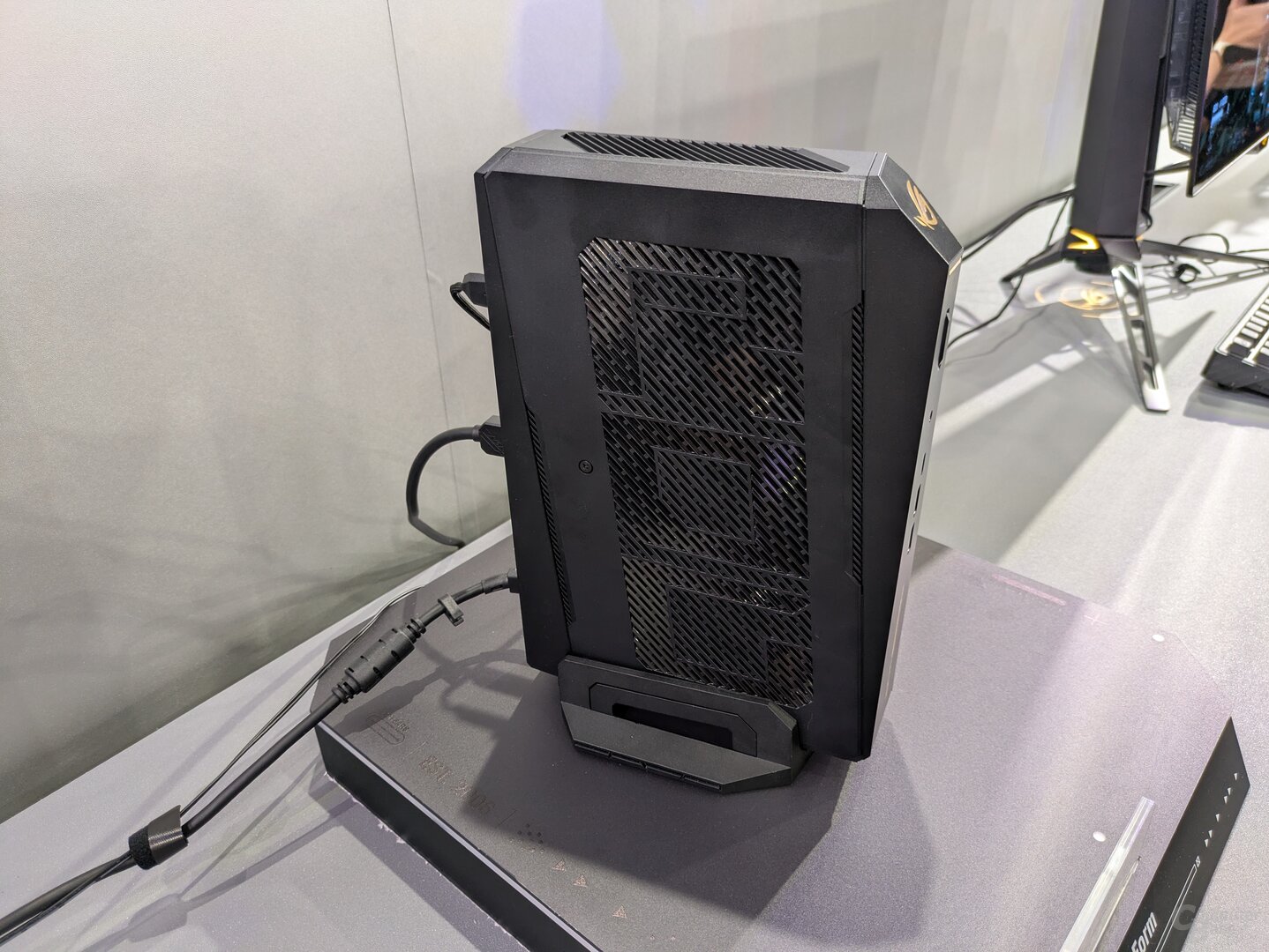 ROG NUC 16 Edition 20: Mini-PC mit Intel, RTX 5090 und 128 GB CSODIMM ...